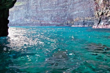 Sea Caves Raft Tours in Kauai | Nā Pali Riders